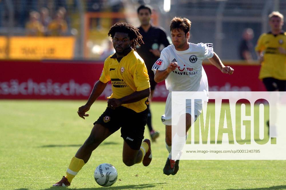 Daniel Jules Wansi (li., Dresden) gegen Michael Wiesinger (Burghausen ...