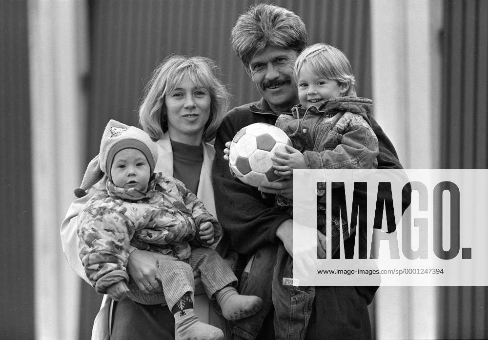 Trainer Werner Lorant mit seiner Frau Doris und den Söhnen Timo und ...