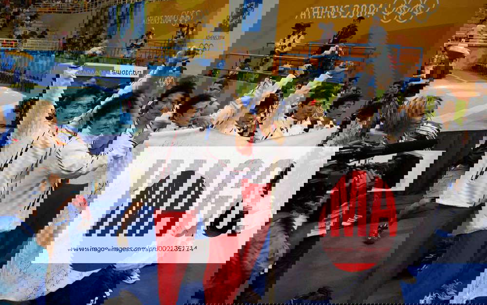 Das japanische Team ist Olympiasieger im Mannschaftswettbewerb - v.li ...