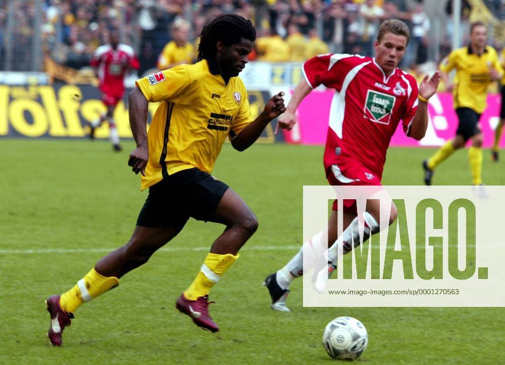 Daniel Jules Wansi (Dresden, li.) gegen Lukas Podolski (Köln) Fußball 2 ...