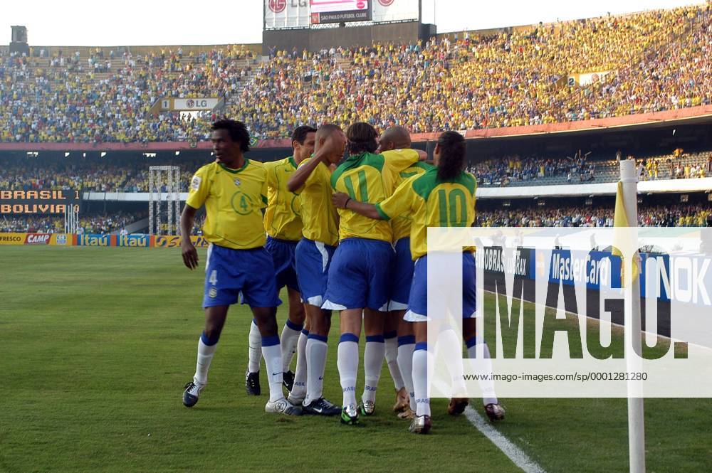 Torjubel Brasilien, v.li.: Roque Junior, Gilberto Silva, Edu, Adriano ...