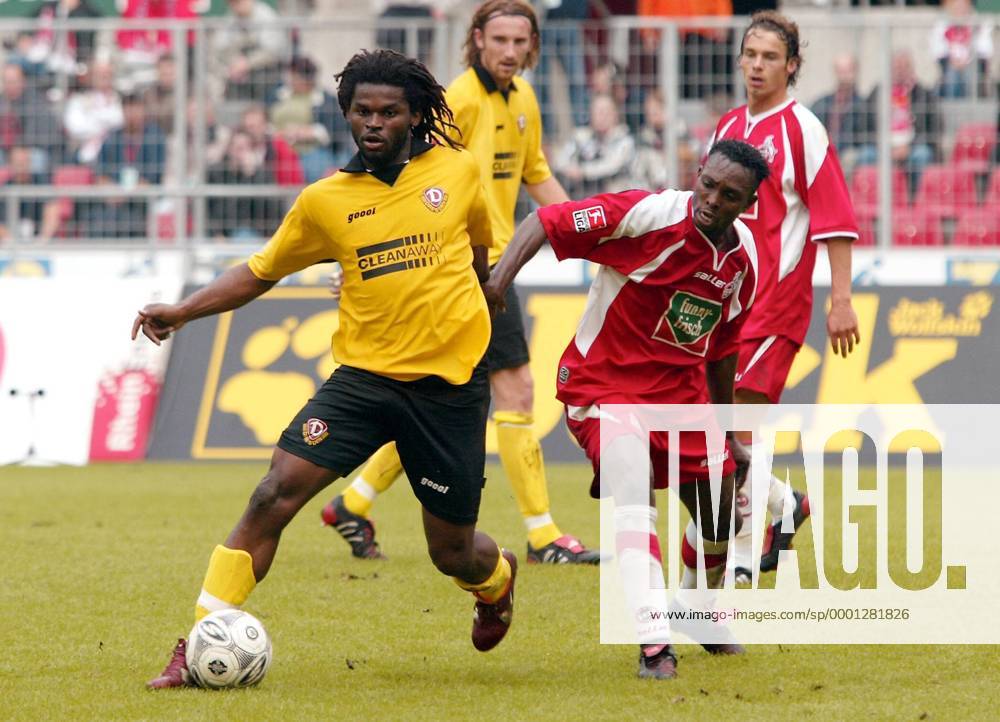 Daniel Jules Wansi (Dynamo Dresden, li.) wird von Rolf Christel Guie ...