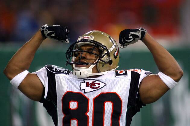 Wide Receiver LaShaun Ward läuft mit der Pille American Football Herren ...