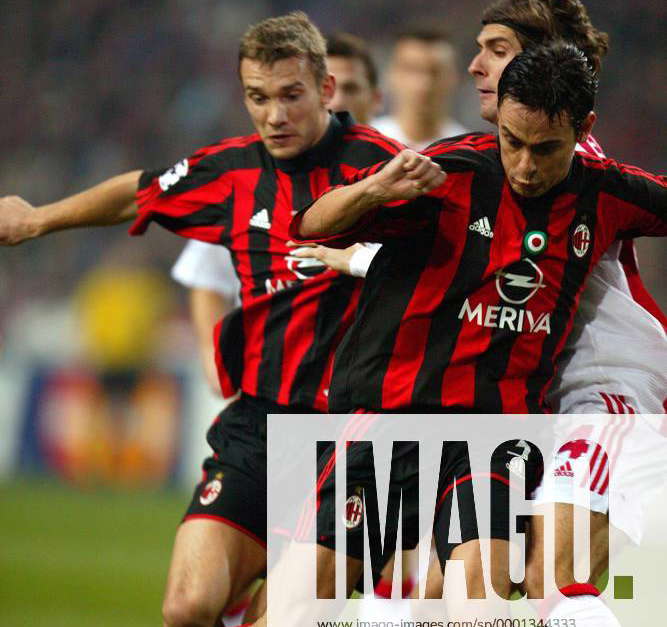 Filippo Inzaghi (vorn) und Andriy Shevchenko (li., beide Milan) gegen ...