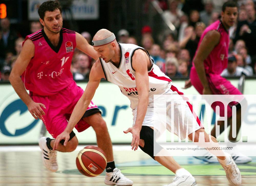 Sasa Obradovic (Köln, re.) gegen Branko Milisavljevic (Bonn) Basketball ... Sasa Obradovic (Köln, re.) gegen Branko Milisavljevic (Bonn) Basketball ...