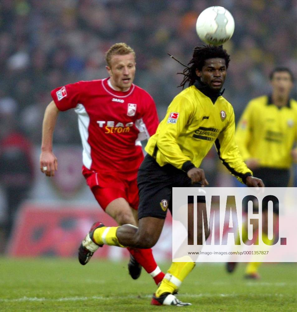 Daniel Jules Wansi (Dresden, re.) gegen Torsten Traub (Erfurt) Fußball ...