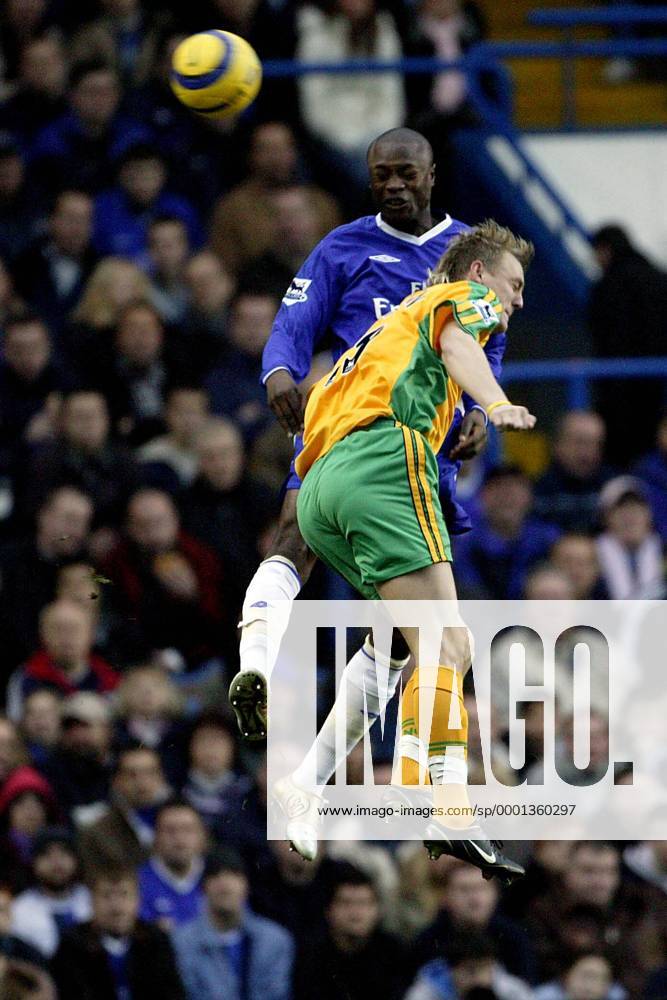 Mathias Svensson (Norwich, vorn) gegen William Gallas (Chelsea ...