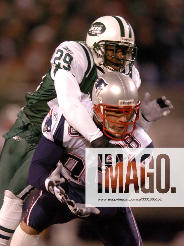 Tight End Christian Fauria (vorn, New England Patriots) gegen ...