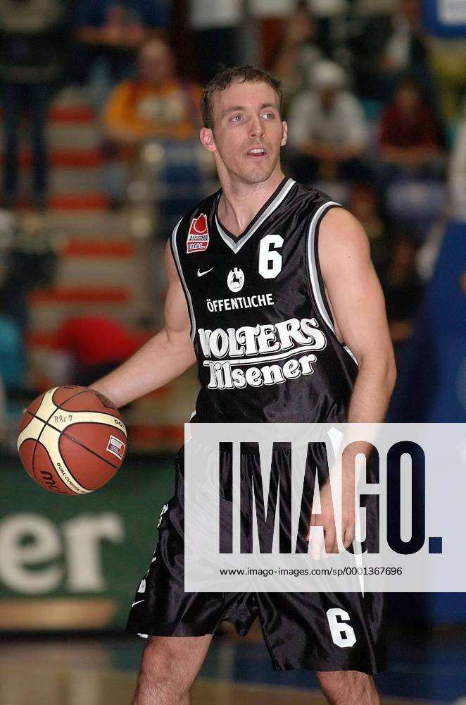 Pete Lisicky am Ball Basketball 1. BL Herren BBL 2004 2005, BS Energy Braunschweig Einzelbild