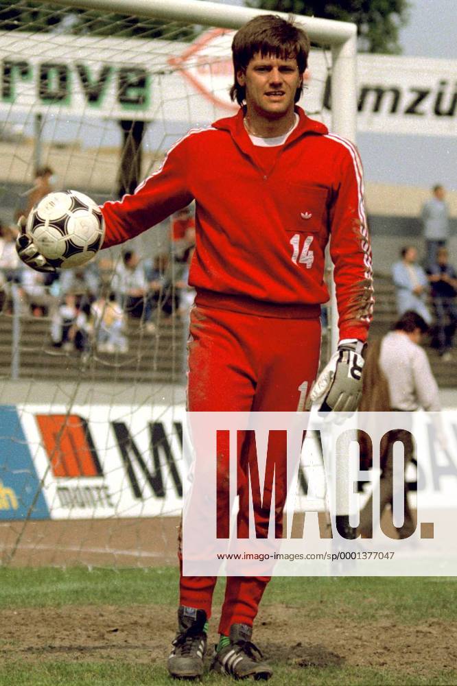 Torwart Helmut Roleder (Stuttgart) - Erwärmung Fußball 1. BL Herren ...