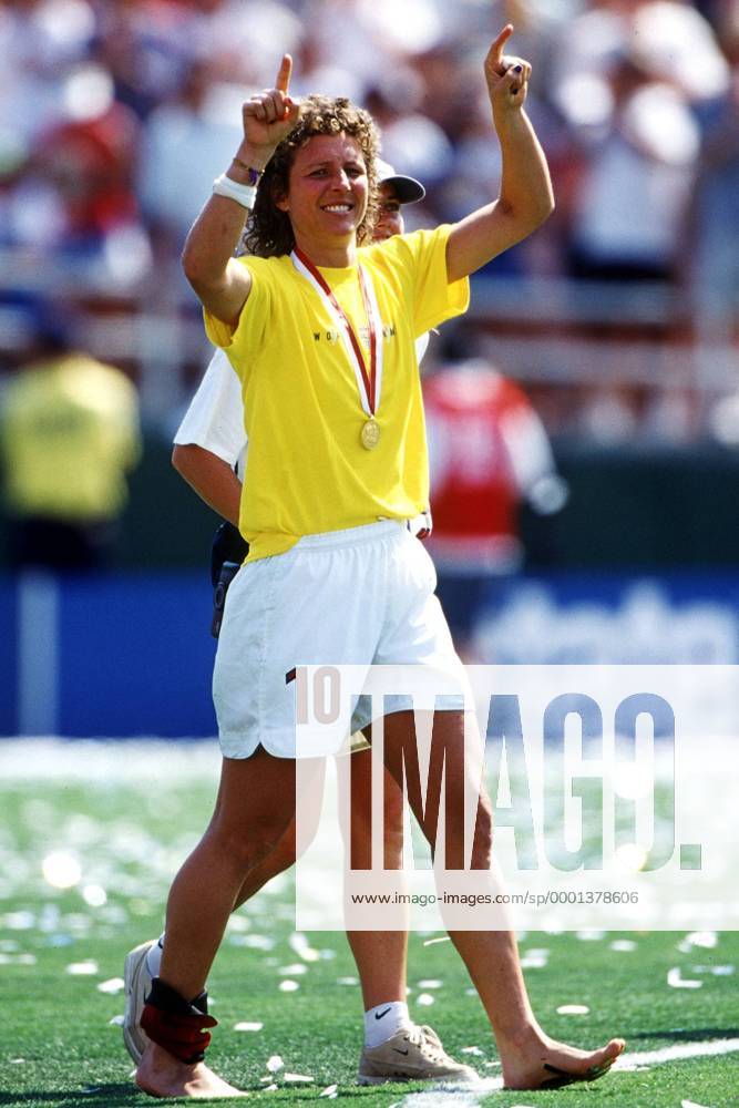 Michelle Akers (USA) bejubelt den Gewinn des Endspiels der ...