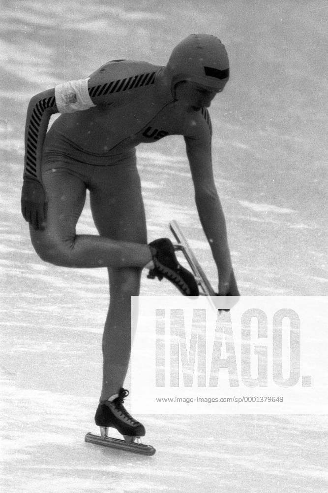 Beth Heiden (USA) testet ihre Kufen Eisschnellauf OS Winter Damen ...