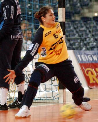 Torfrau Ionica Munteanu beim Aufwärmen Handball Damen EHF-Cup 2004 2005, Pokal, Europapokal