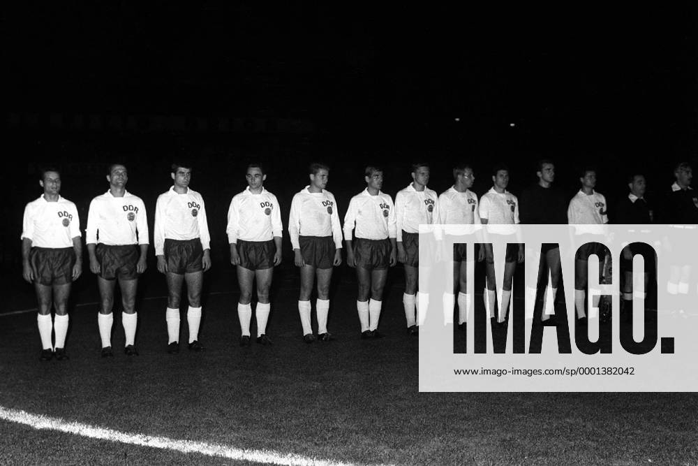 Mannschaftsbild DDR v.li.: Roland Ducke, Otto Fräßdorf, Peter Ducke ...