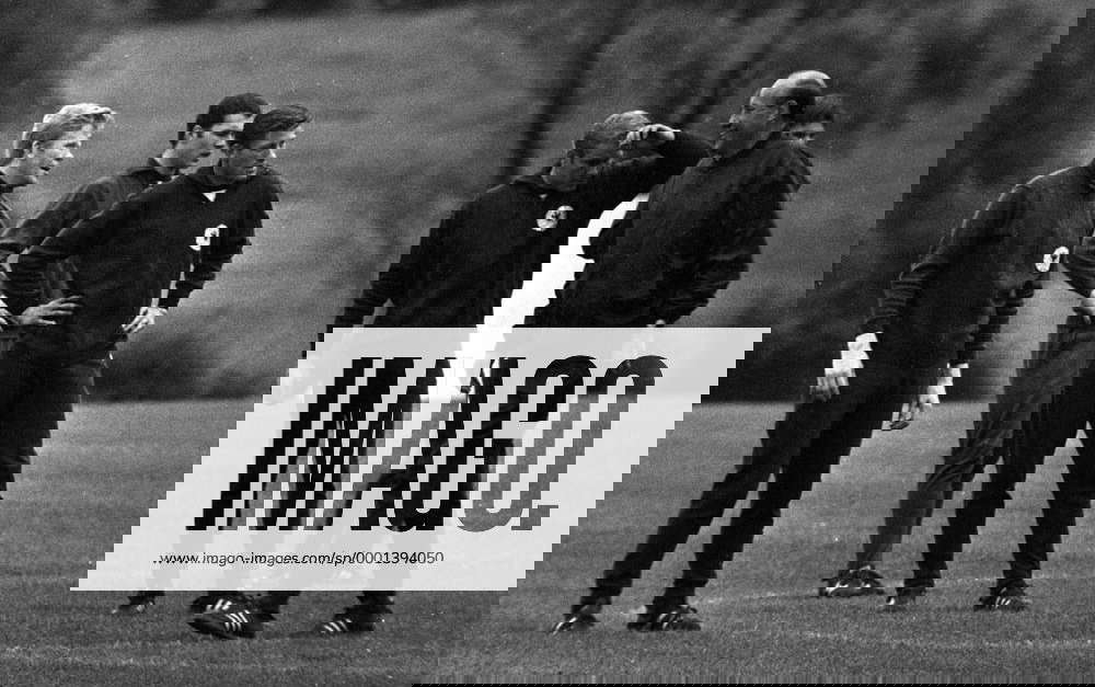 Training BR Deutschland v.li.: Helmut Haller, Franz Beckenbauer ...