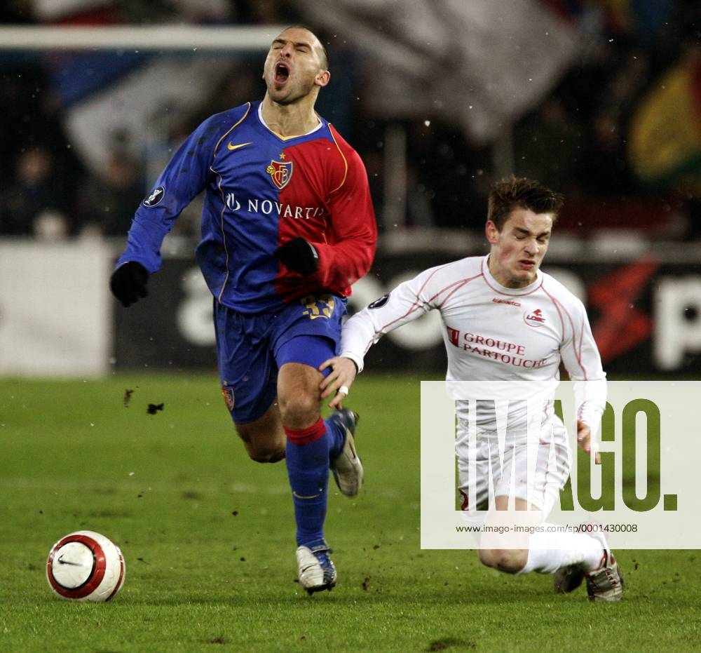 Julio Hernan Rossi (Basel, li.) gegen Mathieu Debuchy (Lille) Fußball ...