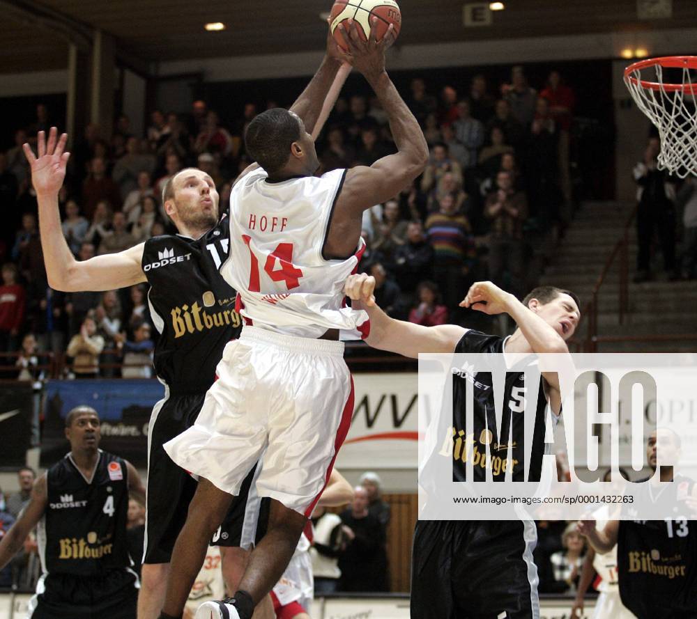Mustapha Hoff - Korbwurf gegen Detlef Musch und Derek Vogel Basketball ...