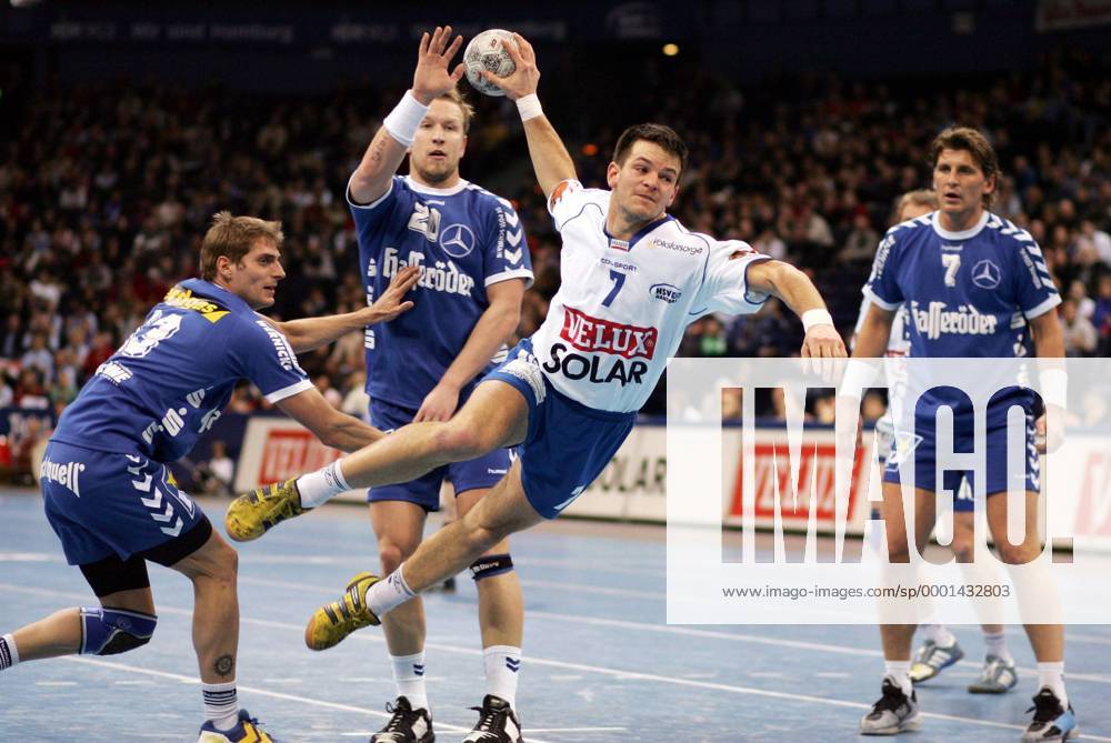 Matthias Flohr (Hamburg) - Sprungwurf; Alexander Ladig (li.) , Stephan ...