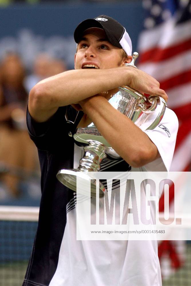 Andy Roddick (USA) hat die US Open gewonnen und möchte den Pokal nicht ...