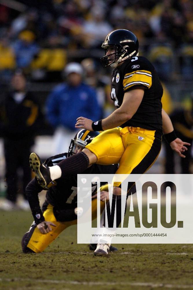 Kicker Jeff Reed (re.) - Fielgoalversuch, li. Holder Chris Gardocki ...
