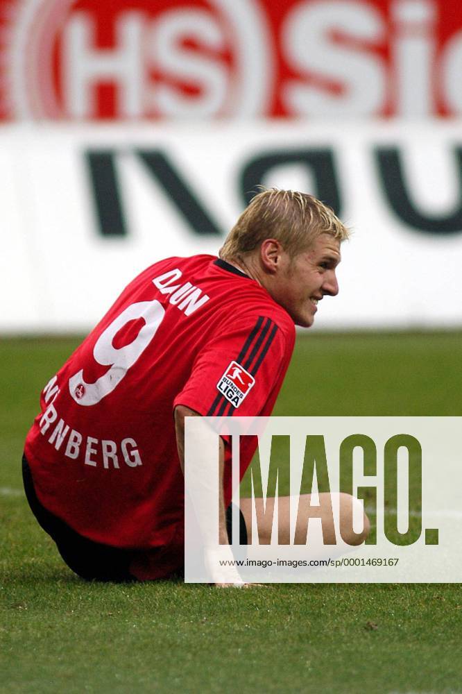 Markus Daun (Nürnberg) am Boden Fußball 1. BL Herren Saison 2004 2005 ...