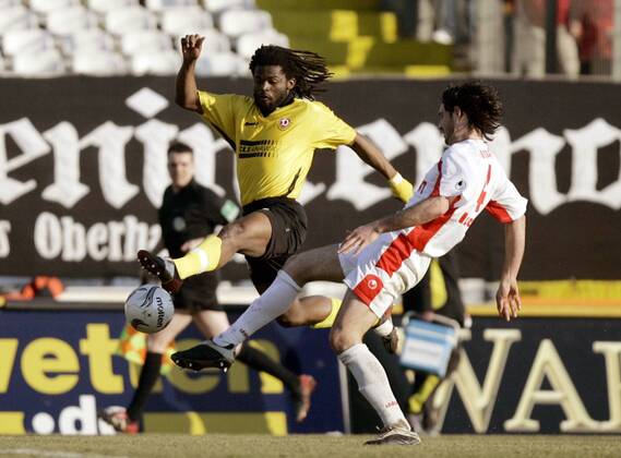 Daniel Jules Wansi (Dresden, li.) gegen Andreas Richter (Erfurt ...