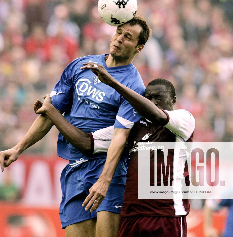 Augen zu und durch: Vratislav Lokvenc (Bochum, li.) gegen Lucien ...