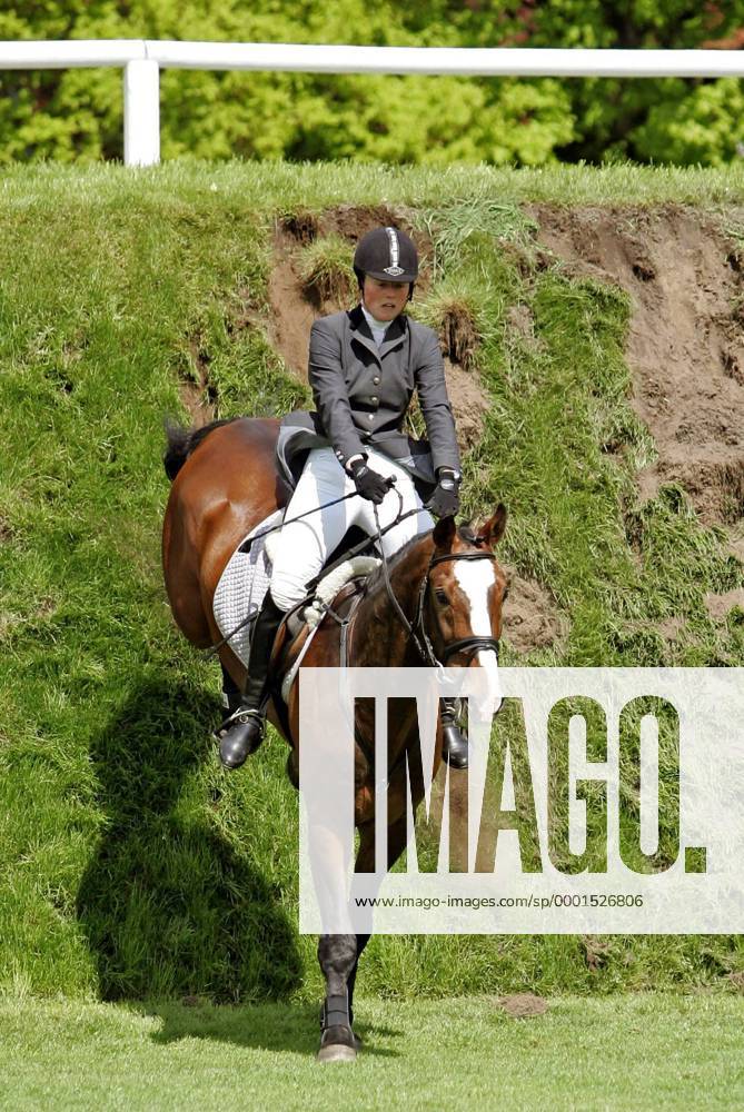 Inga Rauert auf Lerano am Großen Wall Pferdesport Damen 76. Deutsches ...