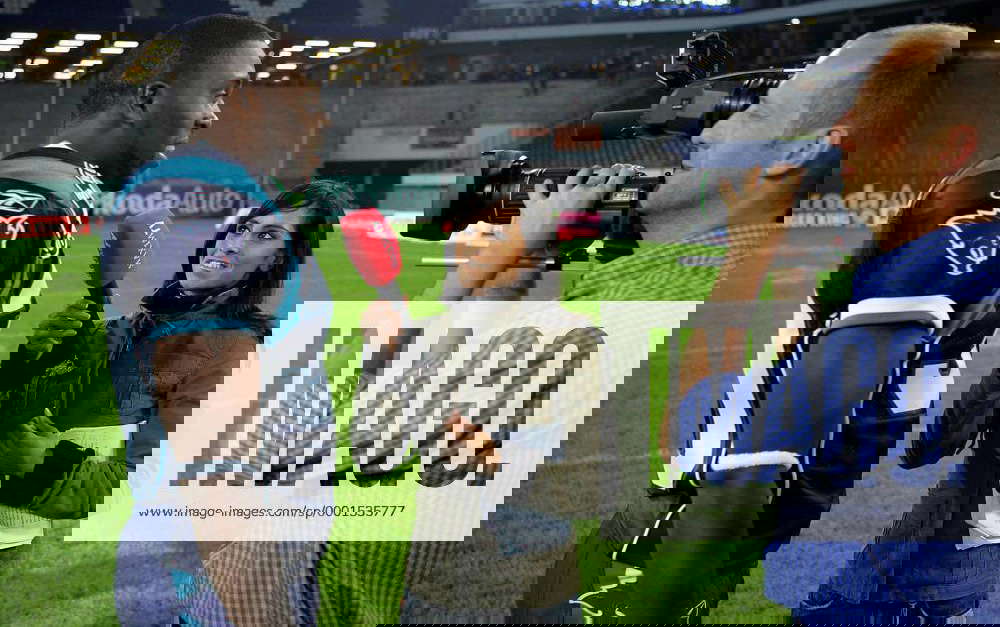 Maxim TV Moderatorin Collien Fernandes interviewt Safety Claudius Osei ...