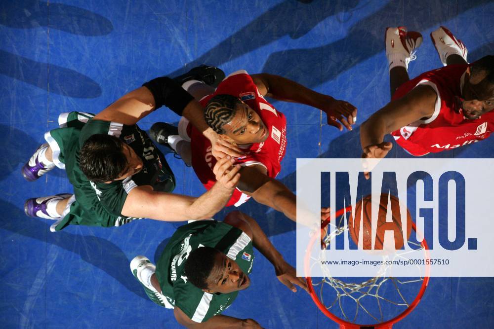 Pat Durham - Korbleger, daneben gehen Jaime Peterson, Terrell Lyday und ...