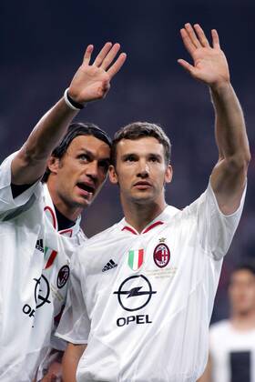 Paolo Maldini (li.) und Andriy Shevchenko (beide Milan) mit Vorfreude ...