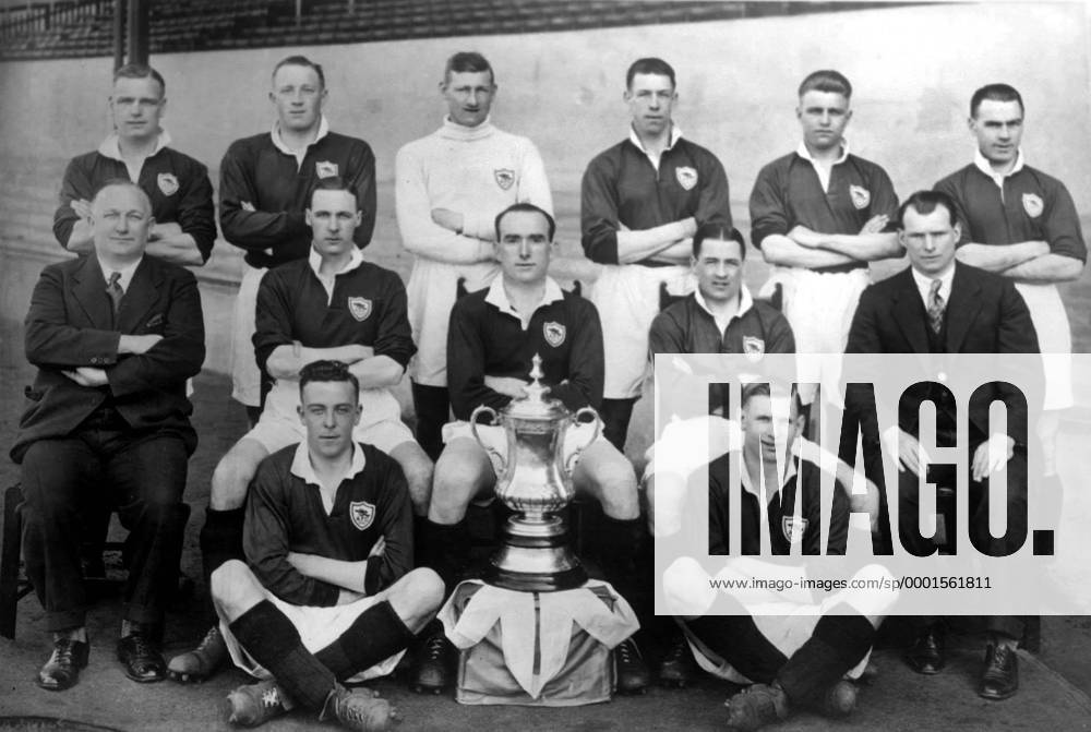 Fußball, Trainerhistorie, FC Arsenal Arsenal, hi.v.li.: A. Baker, J ...