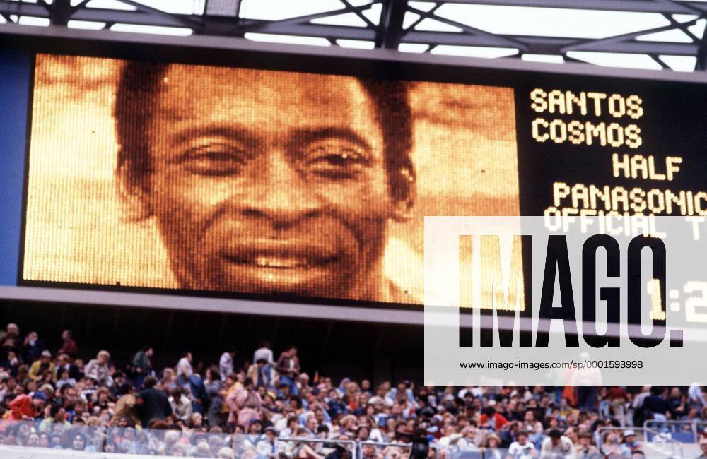 Das Gesicht von Pele (Cosmos New York) auf der riesigen Anzeigetafel ...