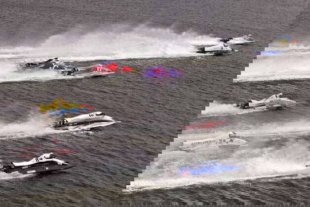 Kurz nach dem Start der Formel 500 trennt sich bereits die Spreu vom ...