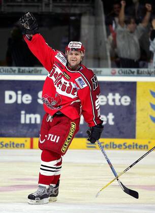 Jason Cipolla (Hannover) - Torjubel Eishockey DEL Herren DEB Pokal 2004 ...