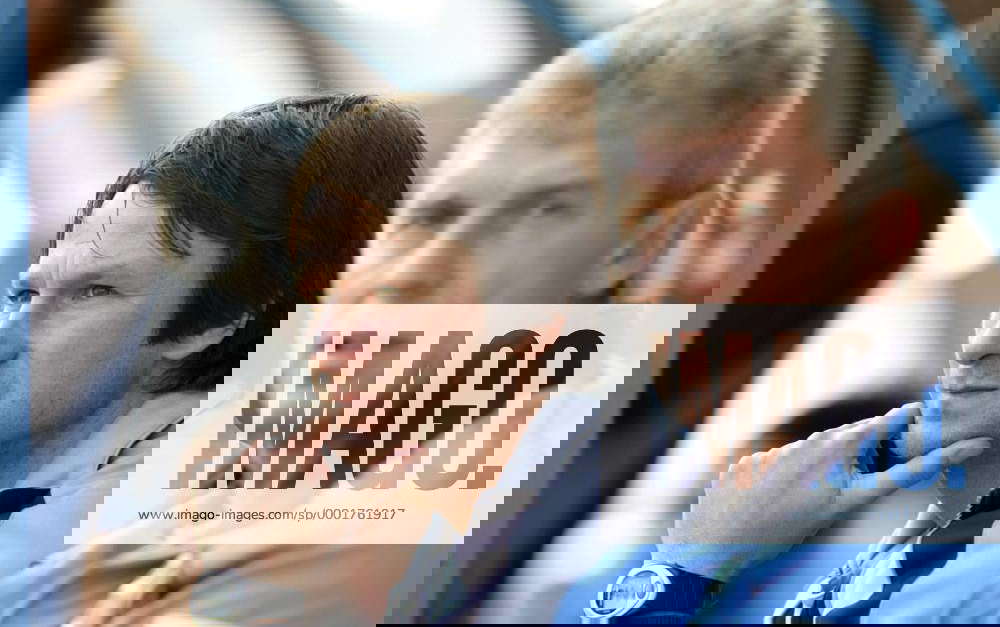 Co Trainer Torsten Bittermann (li.) nachdenklich neben Trainer Dietmar ...