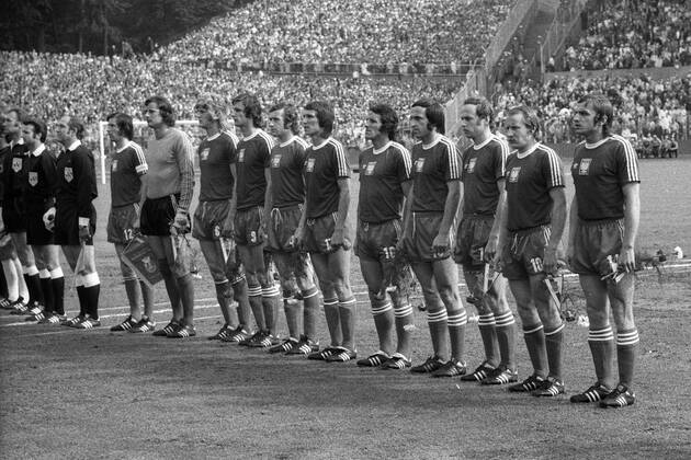 Mannschaftsbild Polen, v.re.: Zygmunt Maszczyk, Robert Gadocha ...