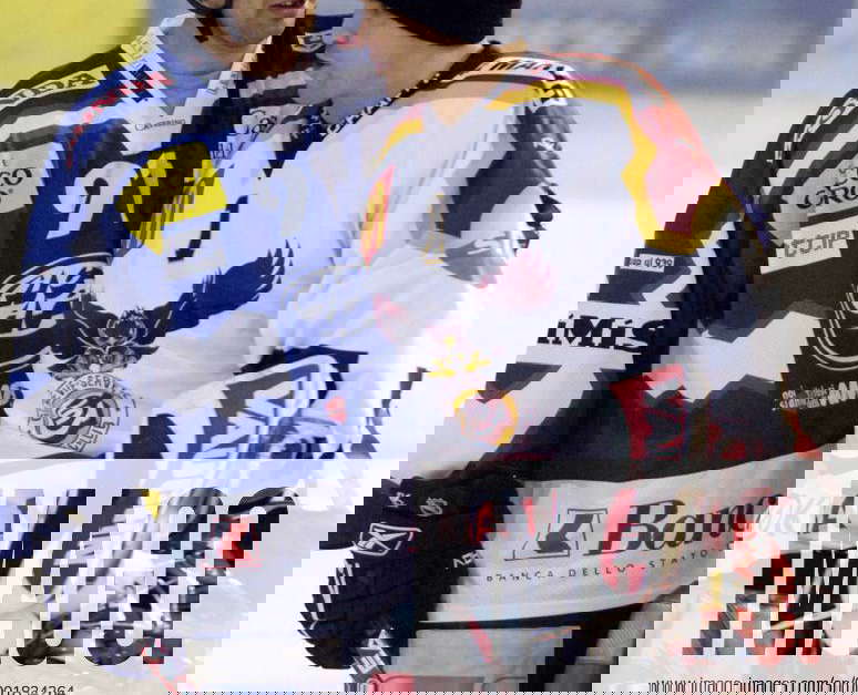 Goalie Pauli Jaks (Genf, re.) und Jean Guy Trudel (Ambri) Eishockey ...