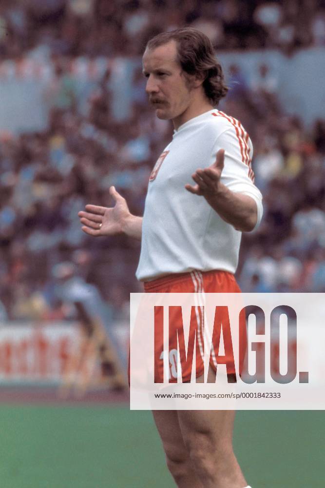 Robert Gadocha (Polen) ratlos Fußball WM Herren Weltmeisterschaft 1974 ...