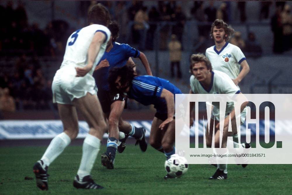 Gerd Kische (DDR, 2.v.re.) gegen Ruben Hugo Ayala (Argentinien, Mitte ...