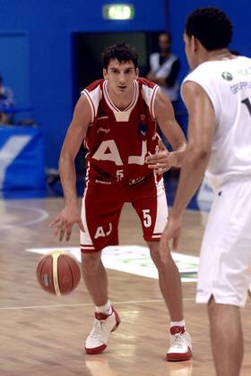 Dusan Vukcevic am Ball Basketball Herren History Cup 2005, Serie A, 1 ...