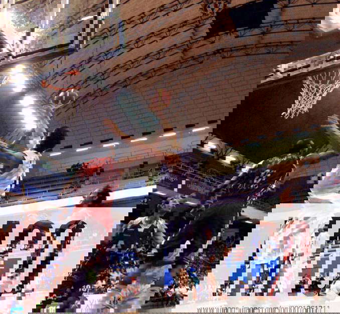 Joseph Blair (Mailand, 2. v. li.) und Christian Drejer (Bologna, 2. v ...