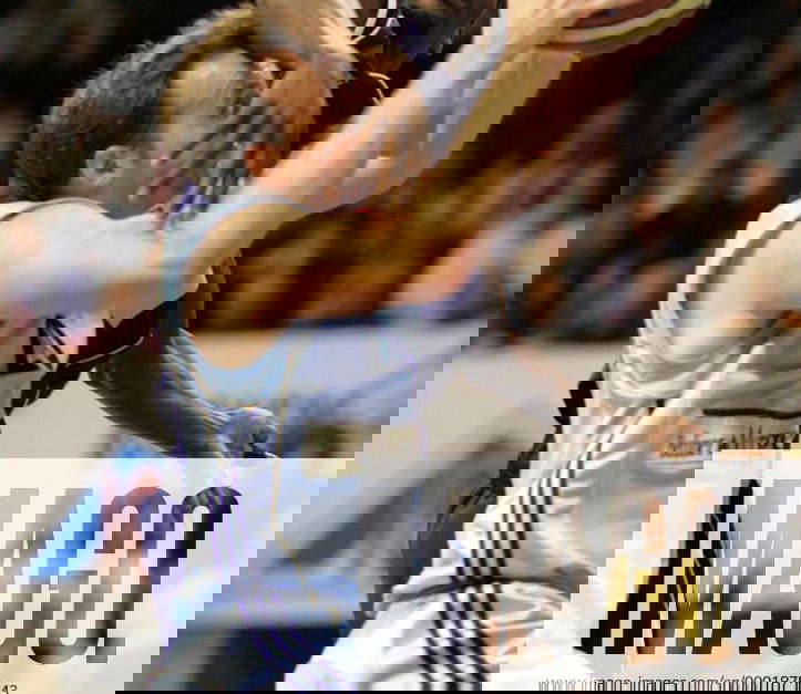 Antwine Williams (Tübingen, hi.) - unsportliches Foul gegen Mike ...