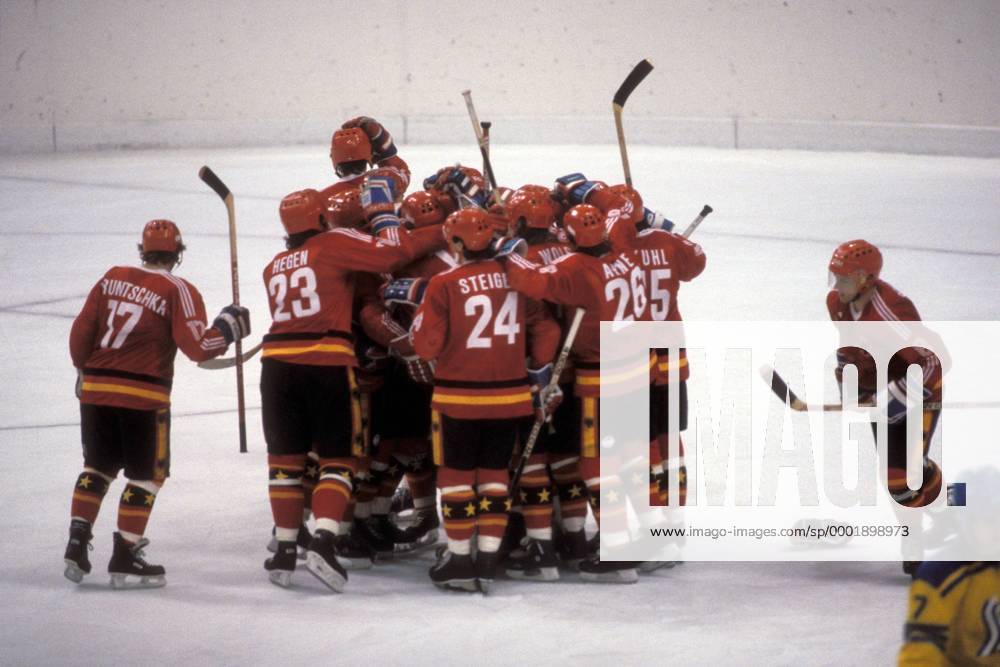 Mannschaftsjubel BR Deutschland vorn v.li.: Gerd Trunschtka, Dieter ...