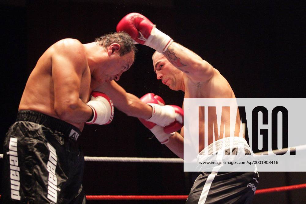 Ali Saidi (FLP Boxteam Koblenz, li.) gegen Mario Stein (Boxteam Limburg ...
