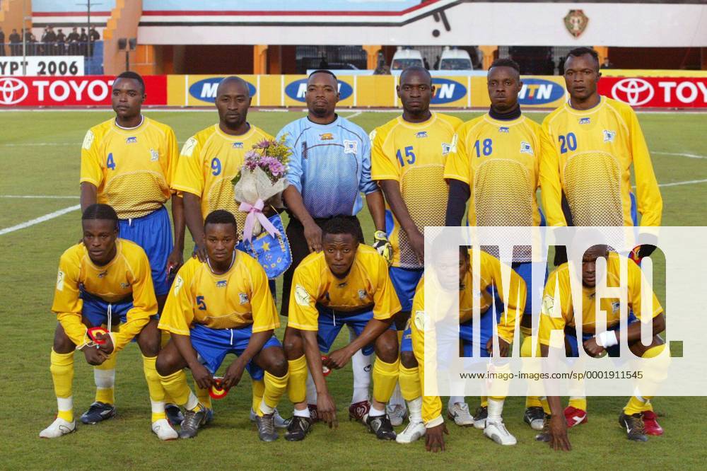 Mannschaftsbild DR Kongo, hi. v. li.: Thinyana Tshiolola, Lomana LuaLua ...