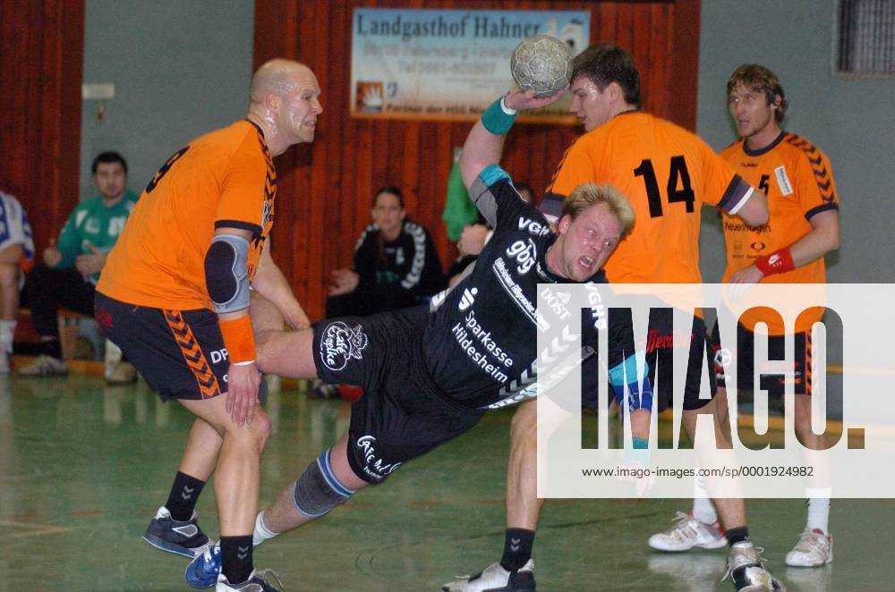 Pierre Limberg - Sprungwurf, daneben Stefan Ditzel und Mark Tetzlaff ...