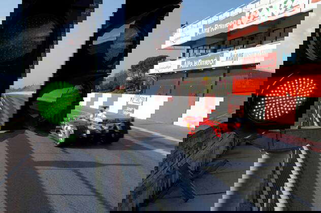 Die Ampel an der Boxenausfahrt steht auf grün Motorsport WM Herren ...