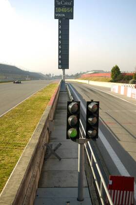 Die Ampel an der Boxenausfahrt steht auf grün Motorsport WM Herren ...