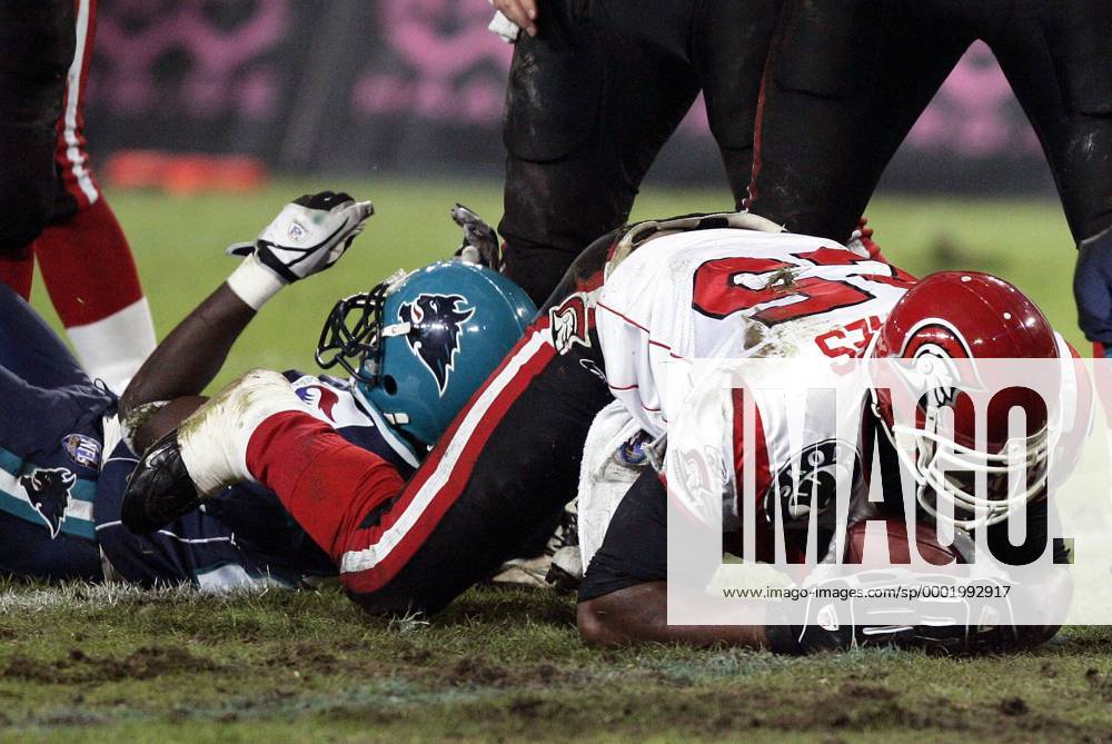 Running Back Alex Haynes (Cologne Centurions) mit der Pille am Boden ...